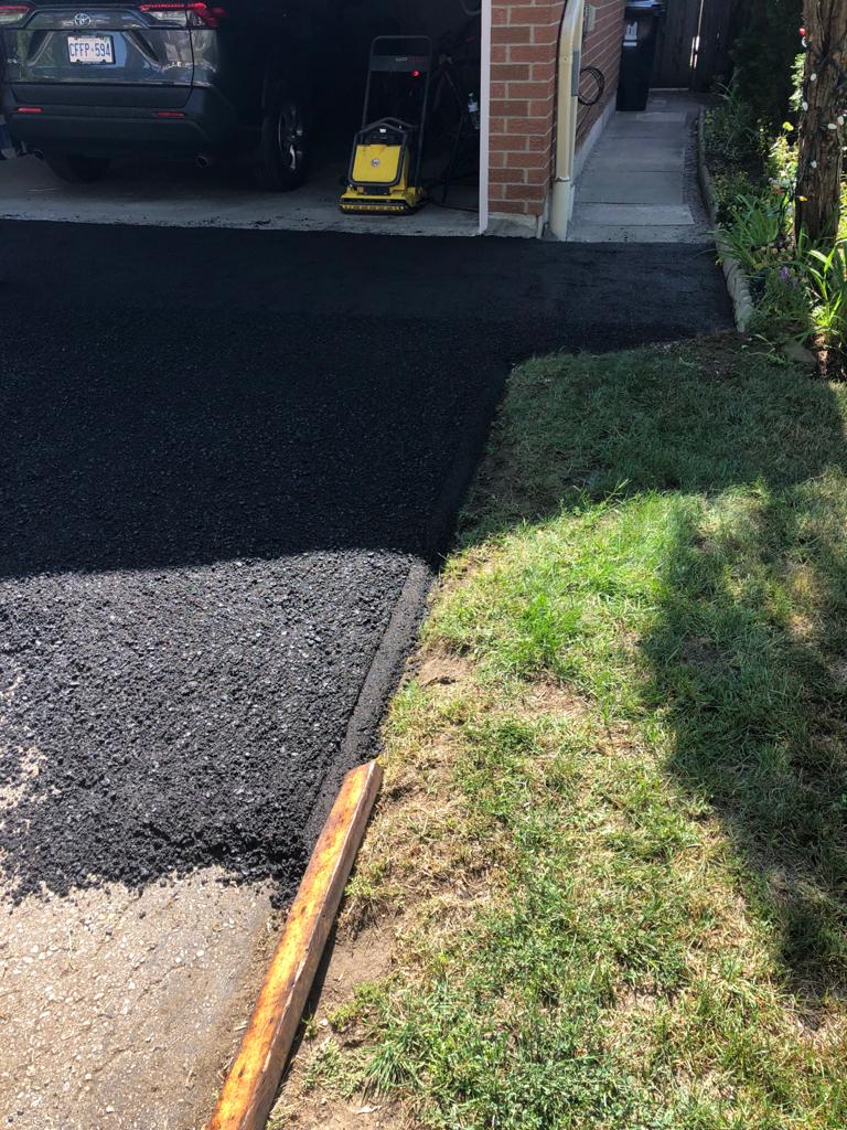 Re-coated Asphalt Driveway in the Markham region in Toronto - Expert ...